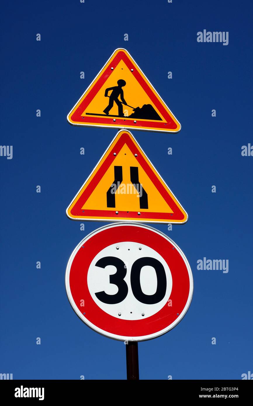 Road Sign, Road Works, Road Narrows, 30 Kmph, France Stock Photo - Alamy