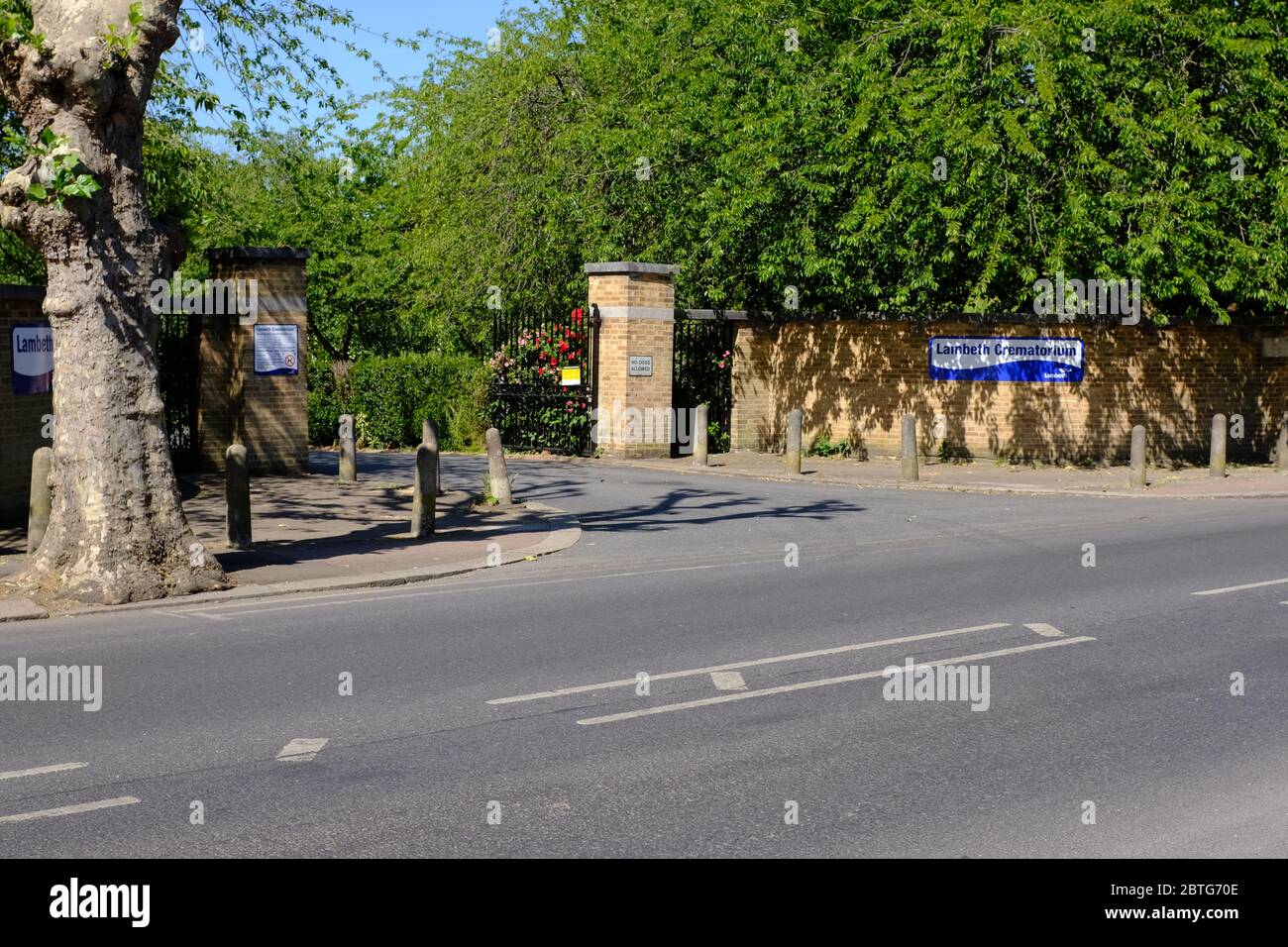 Lambeth Cemetery, Blackshaw Road Tooting - London Stock Photo - Alamy