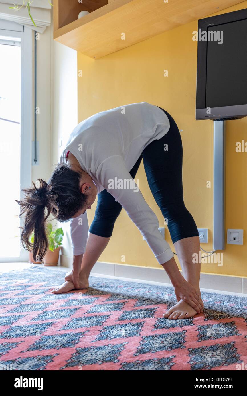 Pretty spanish girl doing gymnastics hi-res stock photography and ...