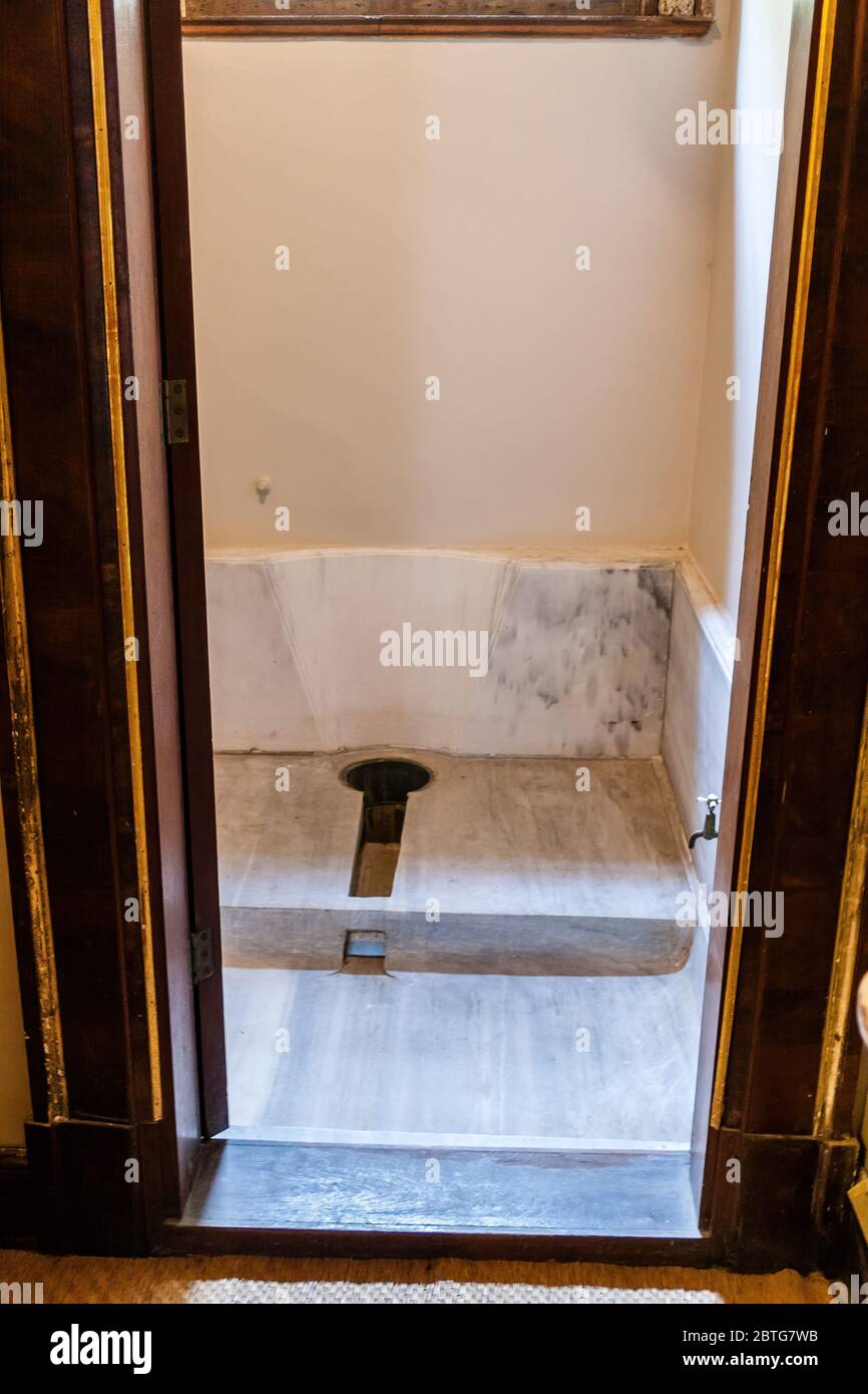 A sultan toilet in Beylerbeyi Palace, Istanbul, Turkey Stock Photo - Alamy