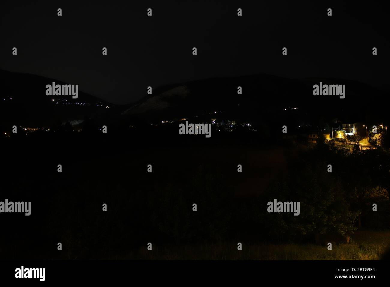 Night landscape street lights hi-res stock photography and images - Alamy