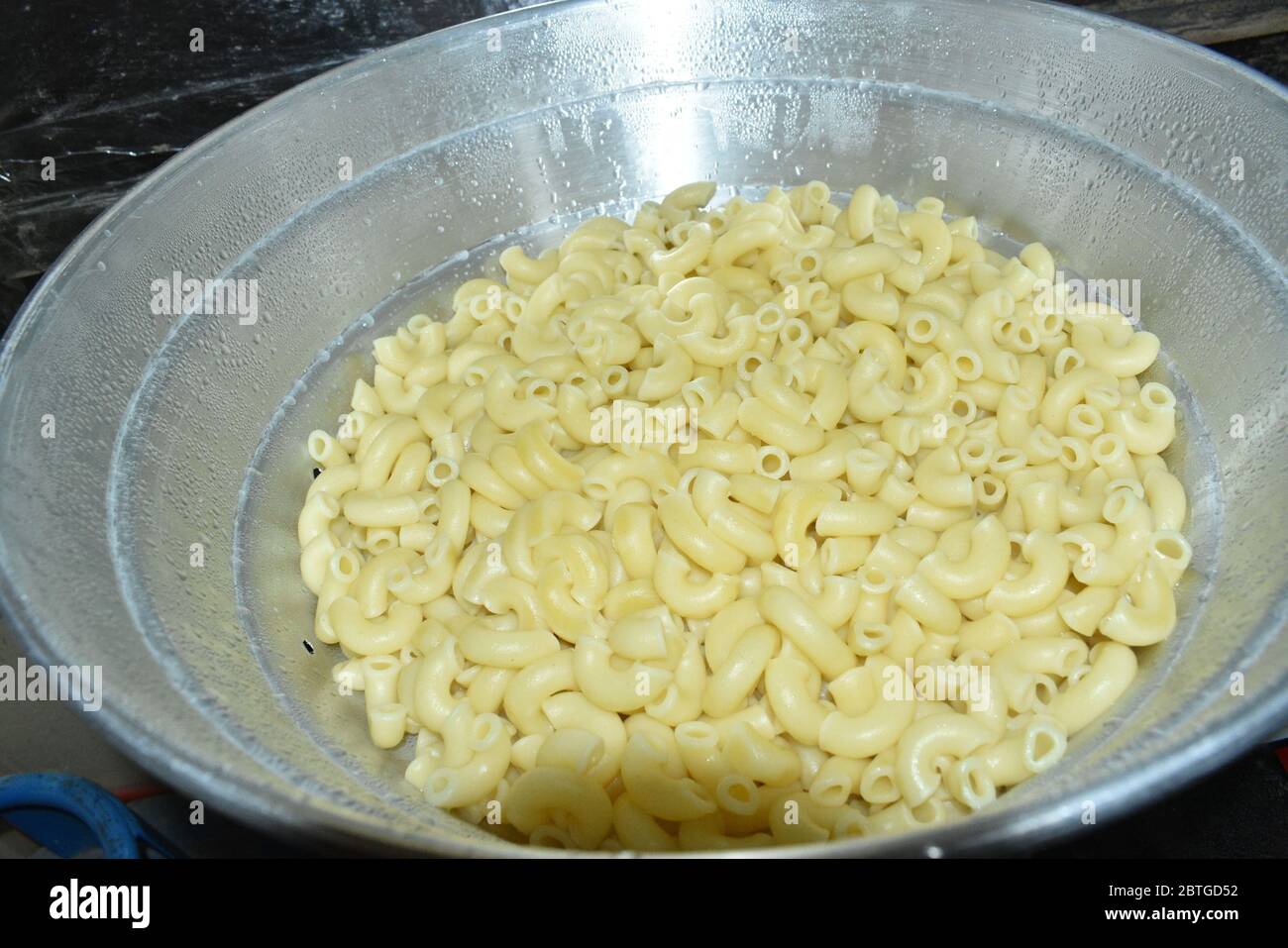 Boiled pasta horns scattered texture on the surface Stock Photo - Alamy