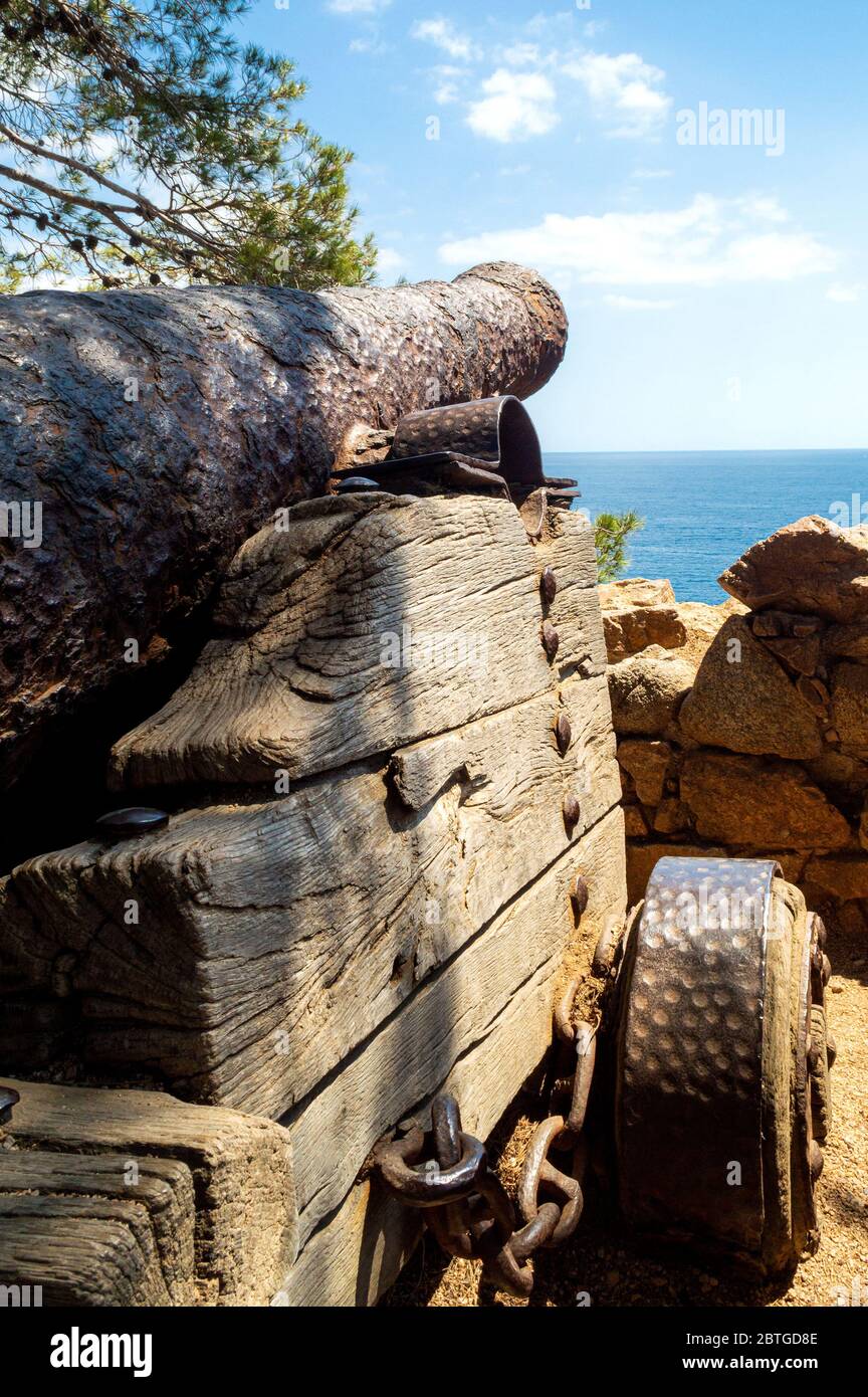Old antique cannon at ancient european fort Stock Photo - Alamy