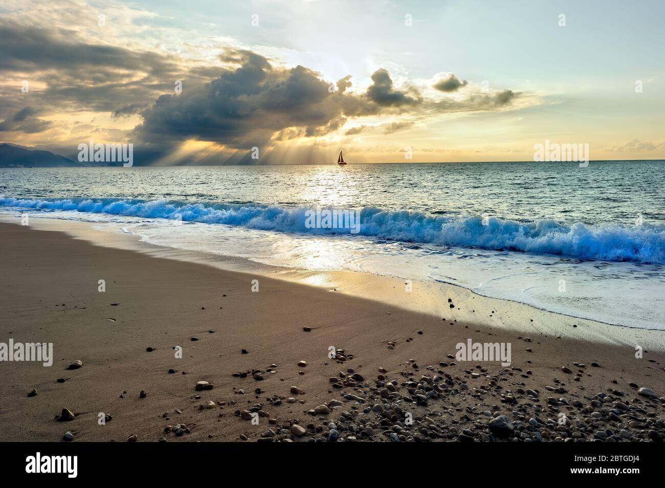 Overhead sun hi-res stock photography and images - Alamy