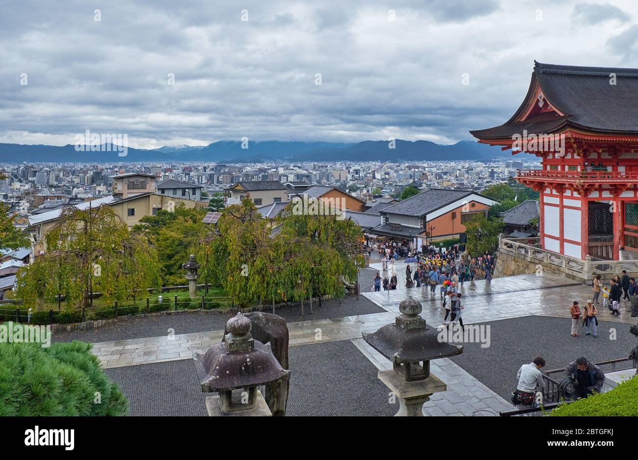 Two story temple hi-res stock photography and images - Alamy