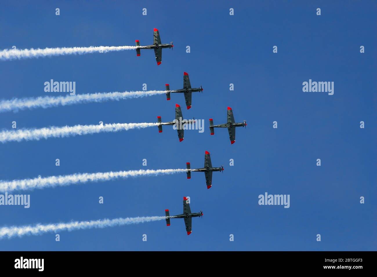 Pilot pilots piloting flying piloting plane planes hi-res stock ...