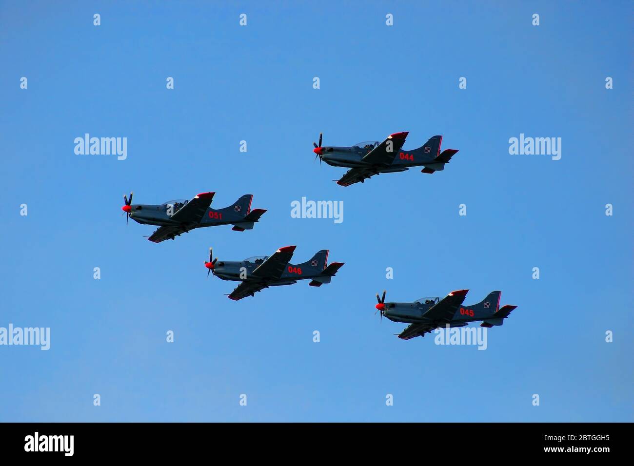 Aircraft aerobatics hi-res stock photography and images - Alamy