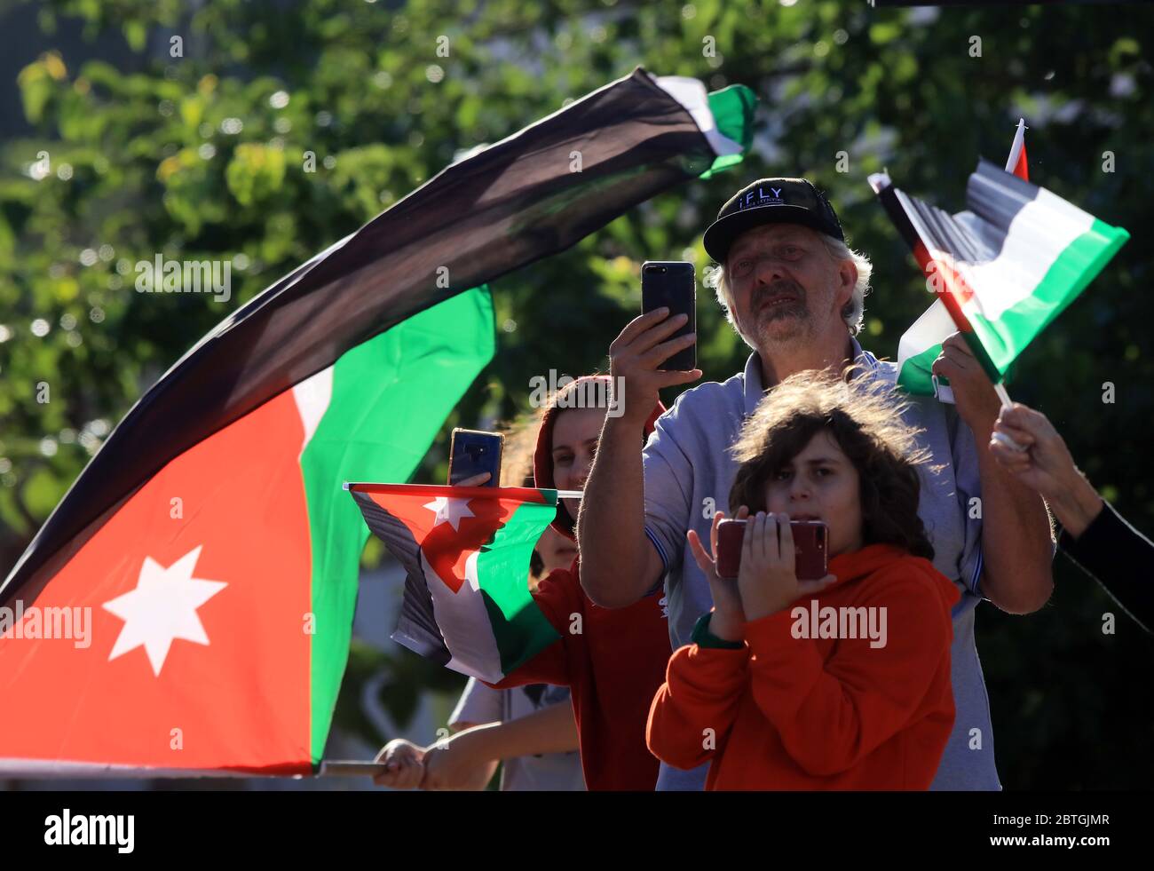 Amman, Jordan. 25th May, 2020. Jordanians wave national flags during a ...