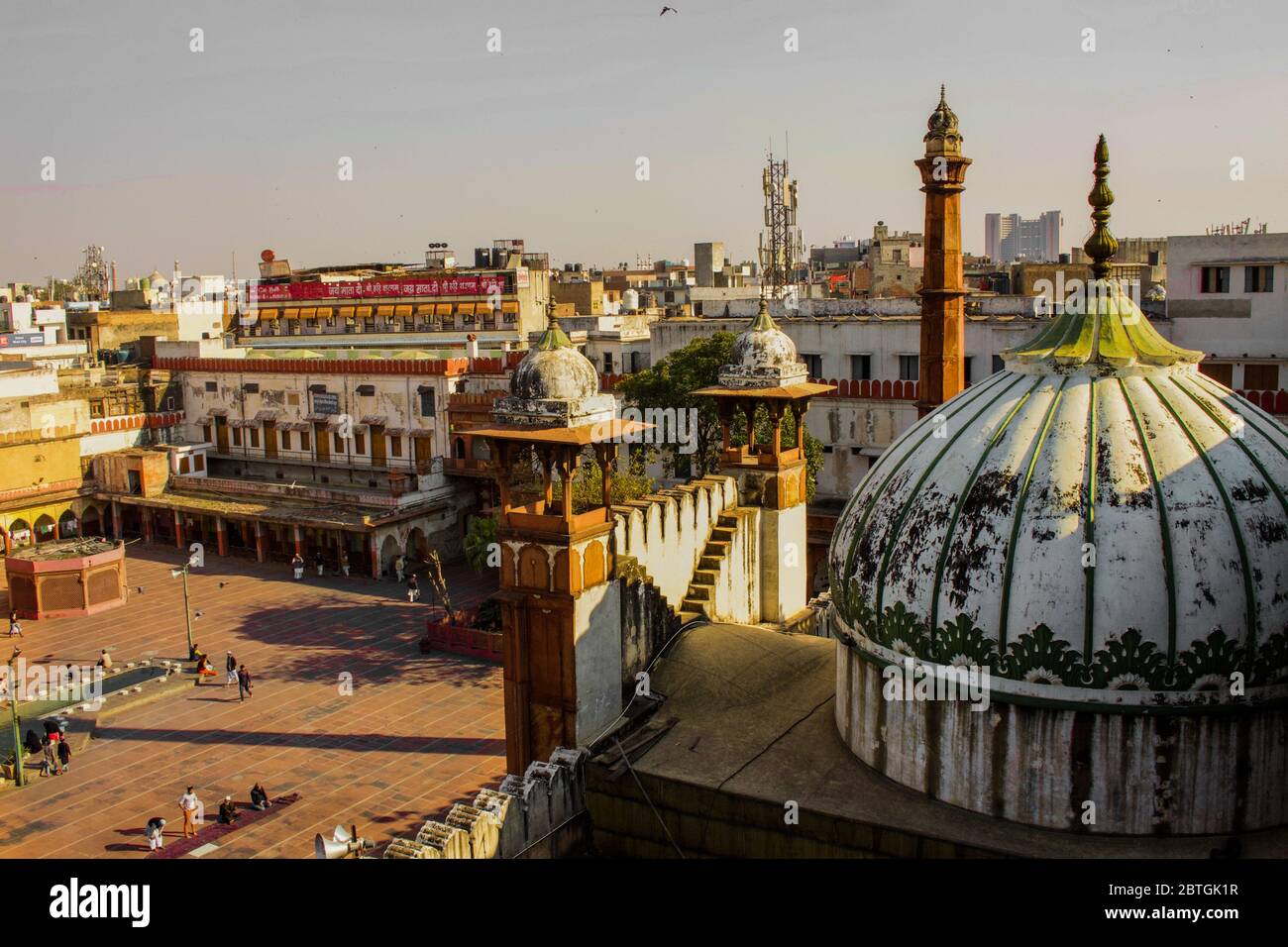 Fatehpuri Masjid Mosque in Delhi, India at sunset Stock Photo - Alamy