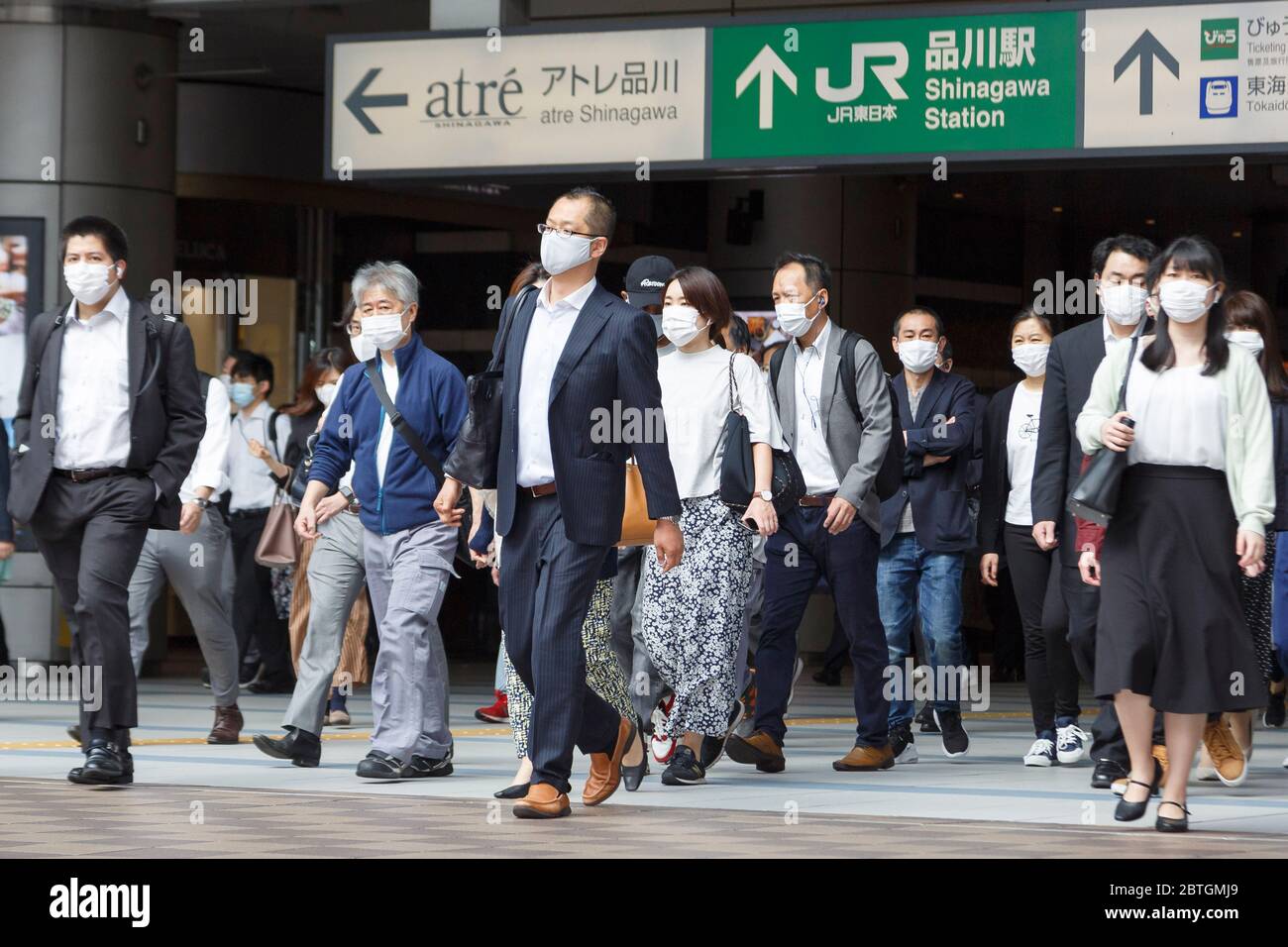 Tokyo, Japan. 26th May, 2020. Commuters wearing face masks walk from ...