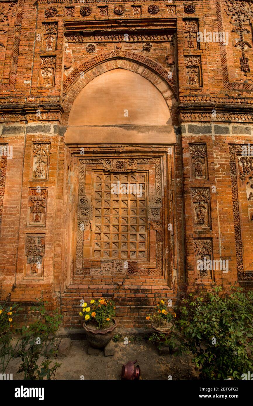 Spectacular water droplets on flowers and leaves Stock Photo - Alamy