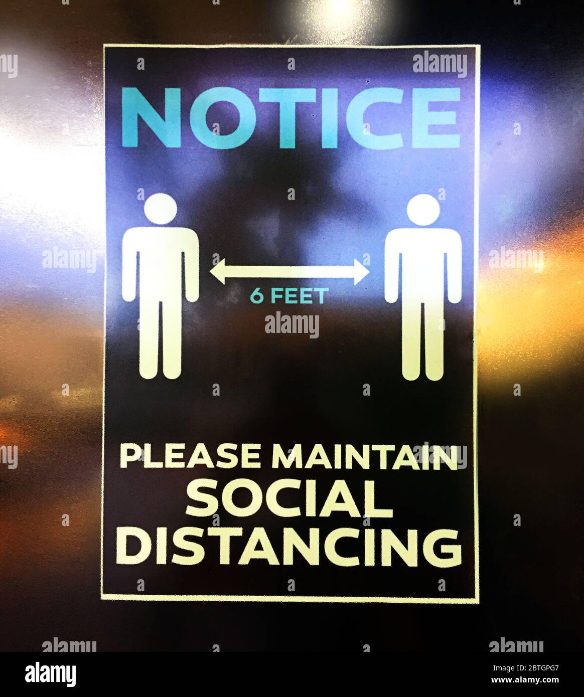 6 feet distance sign hi-res stock photography and images - Alamy