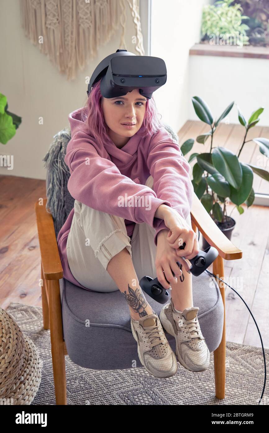 Virtual fashion hi-res stock photography and images - Alamy