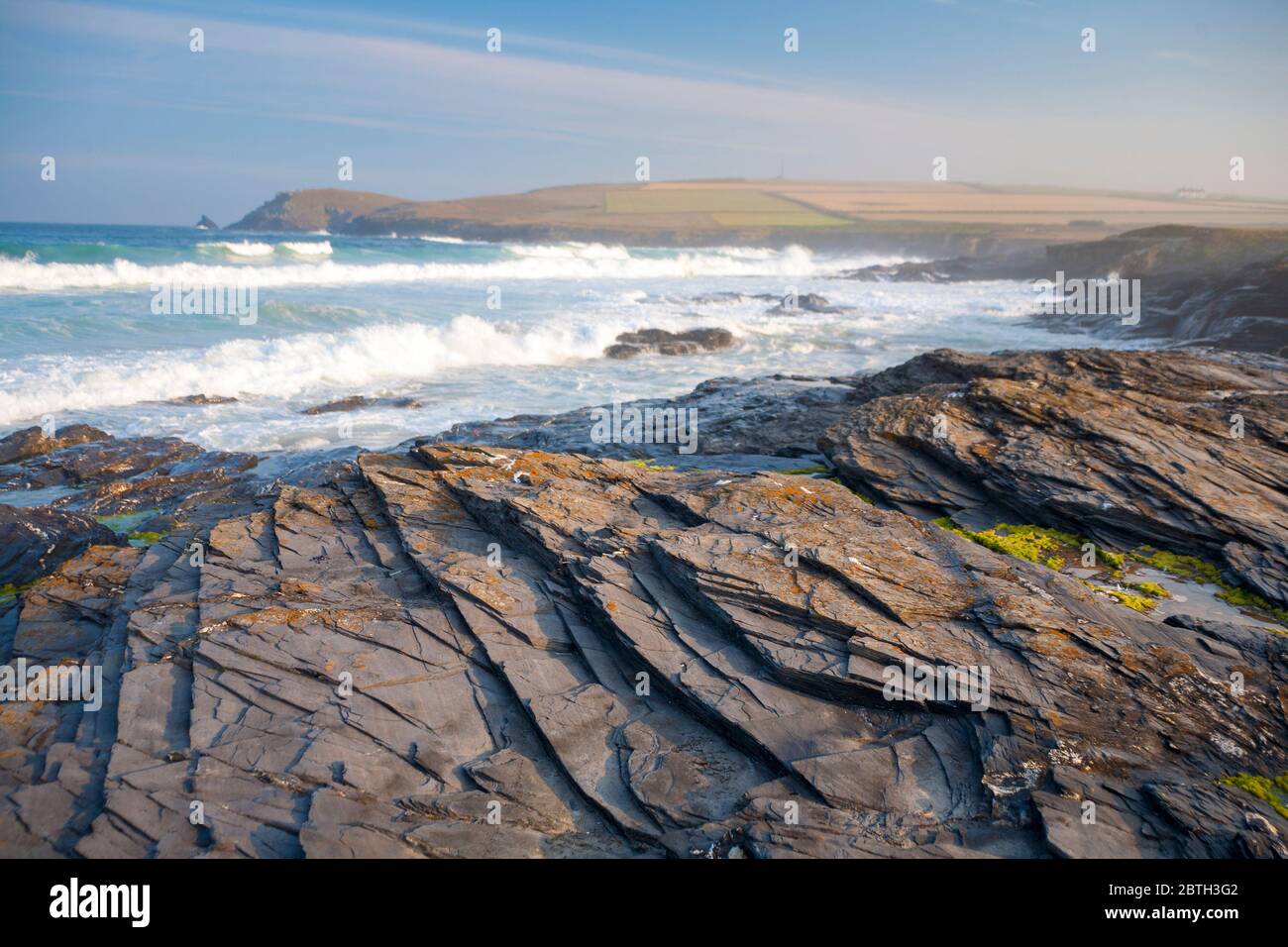 Cornish coast, slate ringed sandy bay and rough sea Stock Photo - Alamy