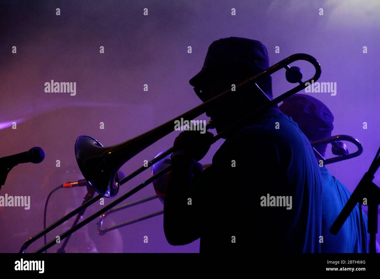 New orleans jazz festival crowd hi-res stock photography and images - Alamy