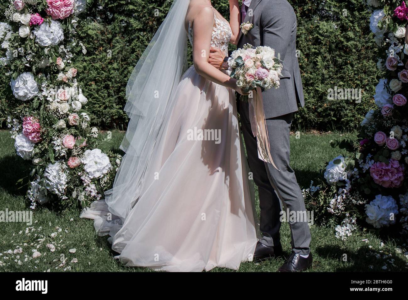 bride and groom at wedding ceremony Stock Photo - Alamy