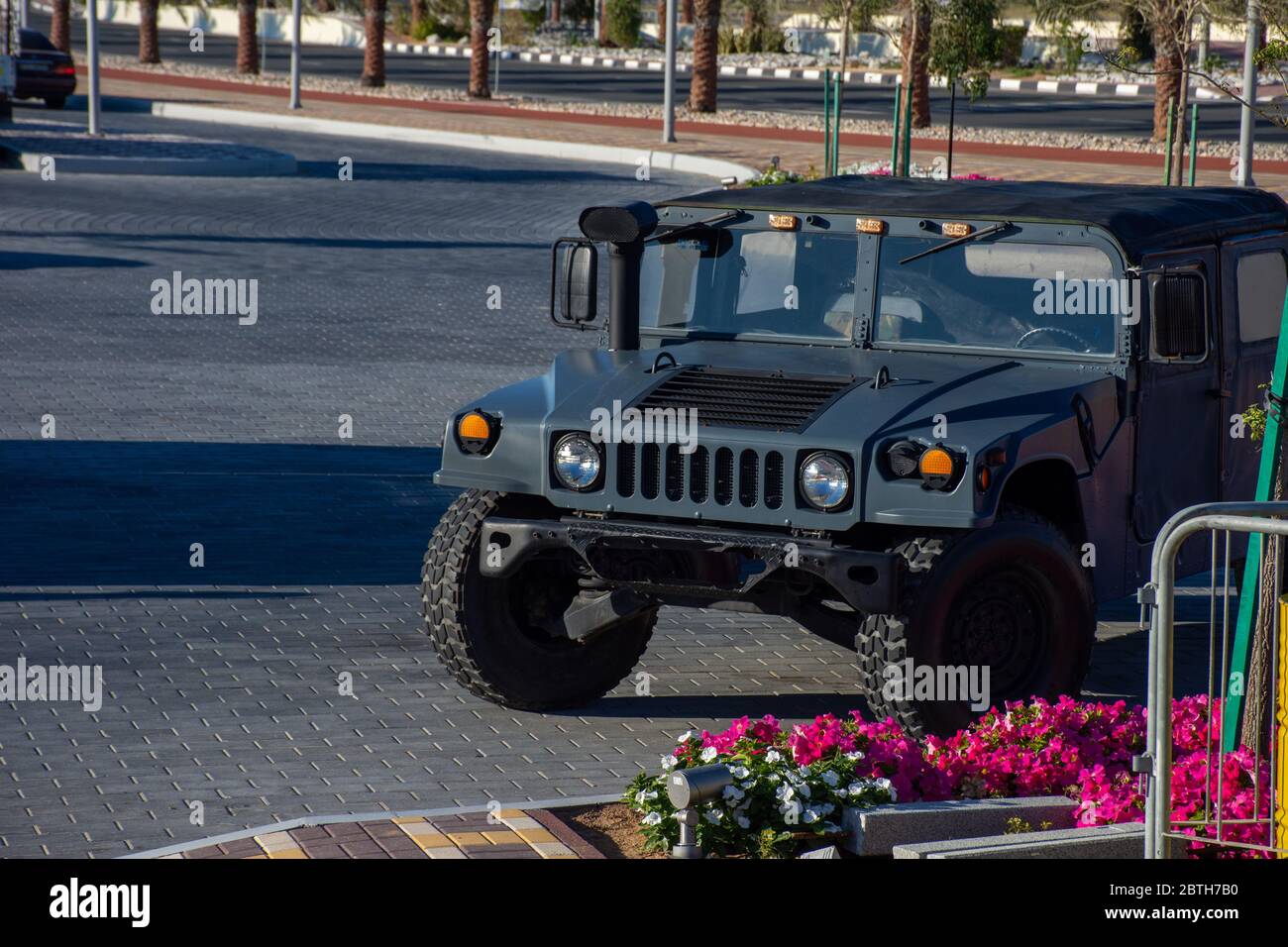 H1 Hummer Sports Utility Vehicle (SUV) a strong 4x4 military machine ...