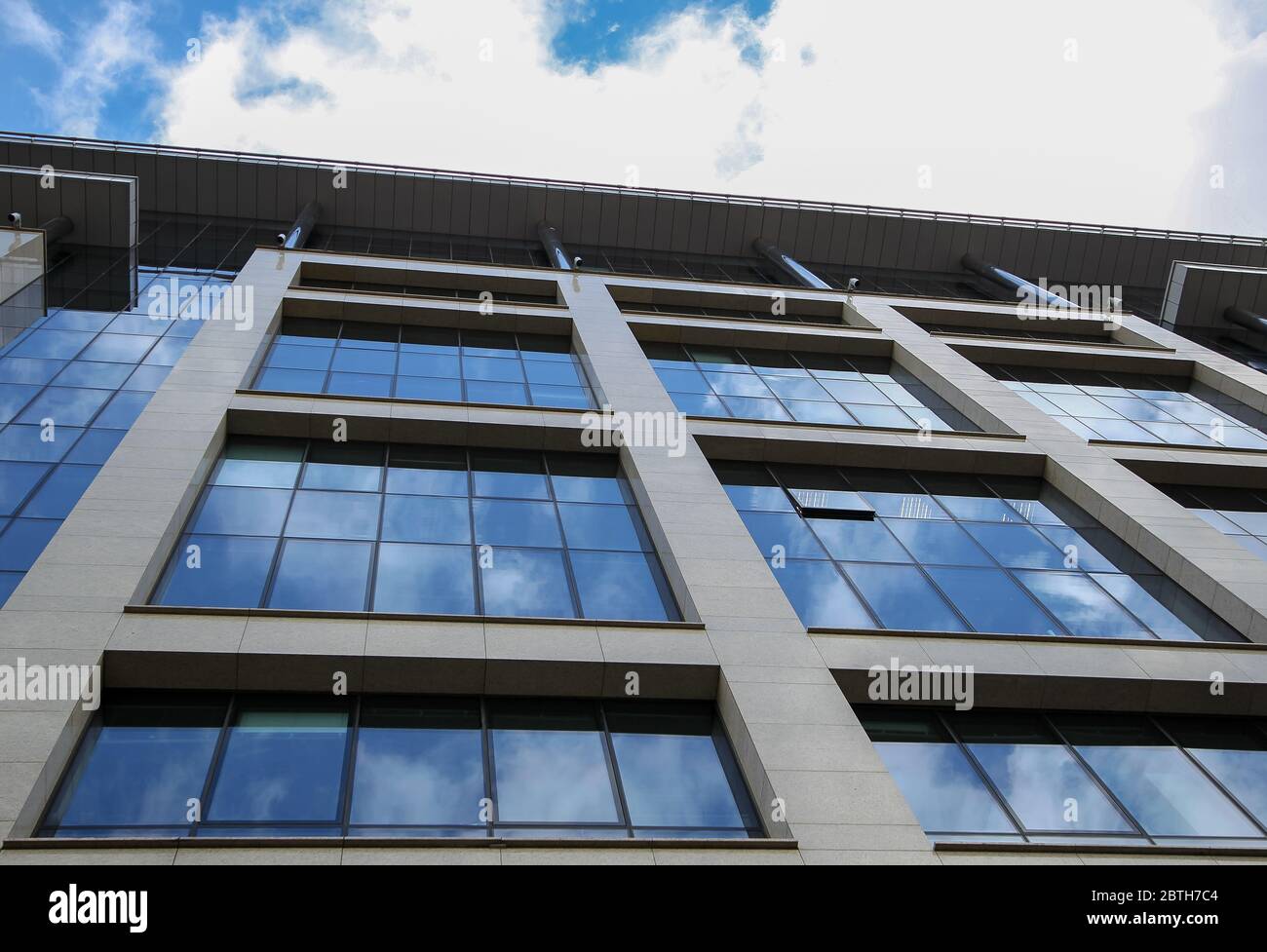 Modern commercial buildings exterior hi-res stock photography and ...