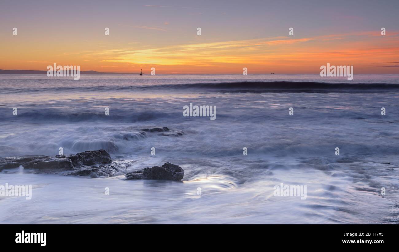 Rolling sets of waves hi-res stock photography and images - Alamy