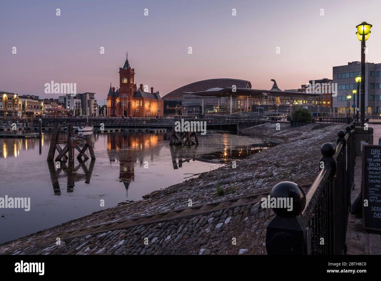 Cardiff bay pier head building hi-res stock photography and images - Alamy
