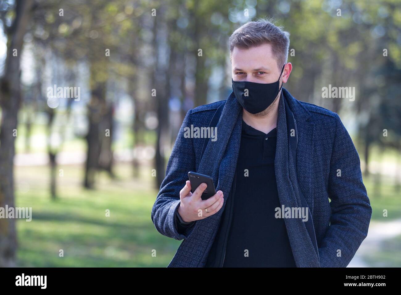 Medical masked man hi-res stock photography and images - Alamy