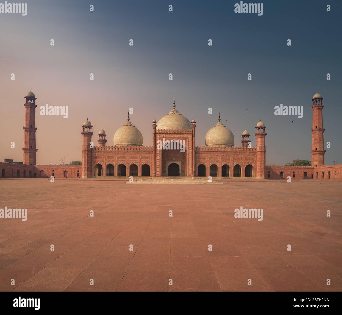 Badshahi masjid punjab lahore hi-res stock photography and images - Alamy