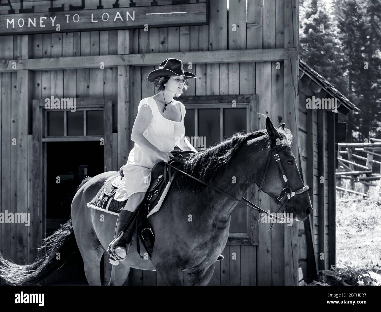Mature woman riding horse hi-res stock photography and images - Alamy