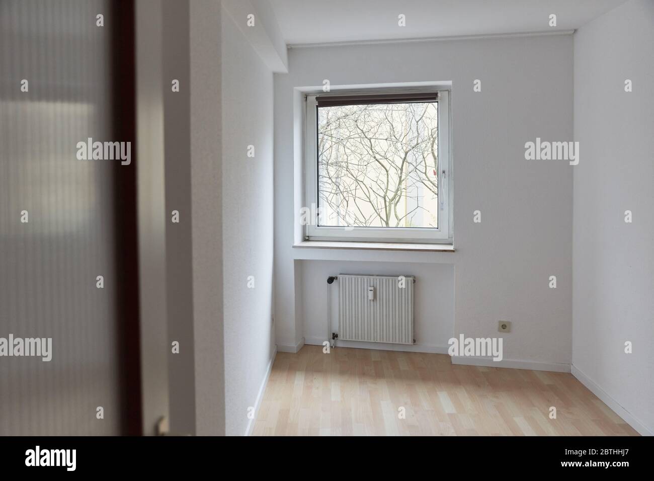 Empty old room hi-res stock photography and images - Alamy