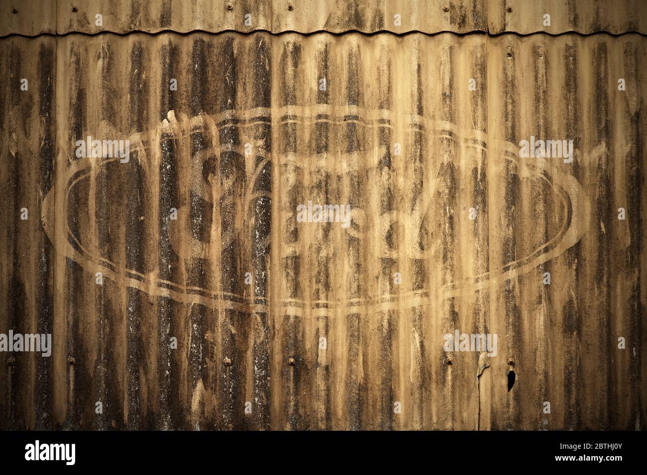 Old faded Ford sign on side of corrugated sheeting Stock Photo - Alamy