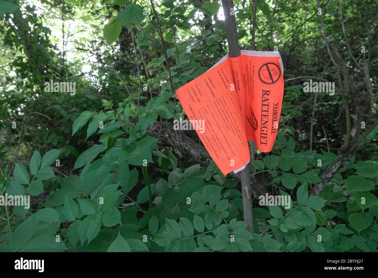 Rat poison warning sign hi-res stock photography and images - Alamy