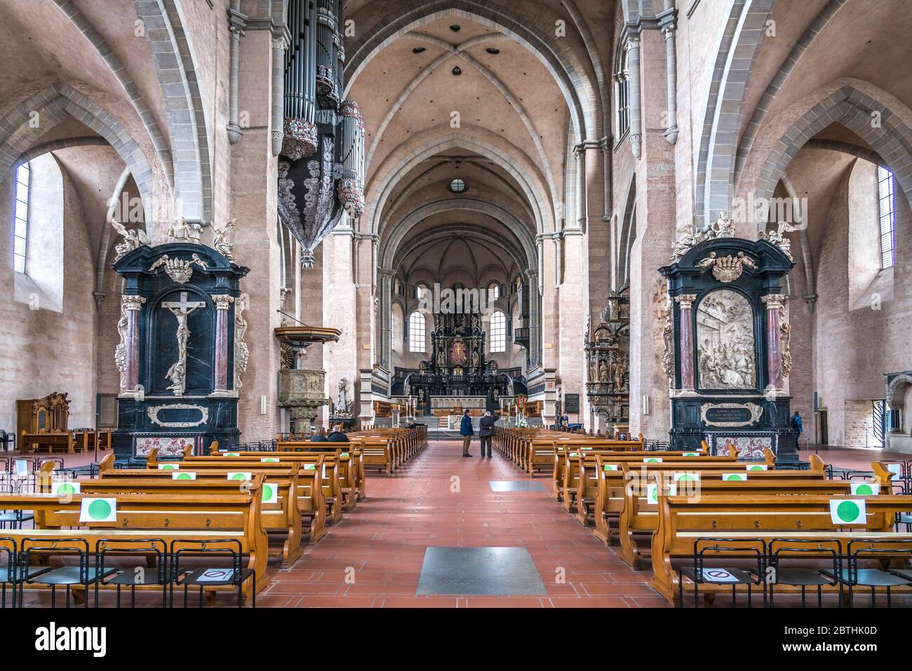 Innenraum des Dom St. Peter, UNESCO Welterbe in Trier, Rheinland-Pfalz ...
