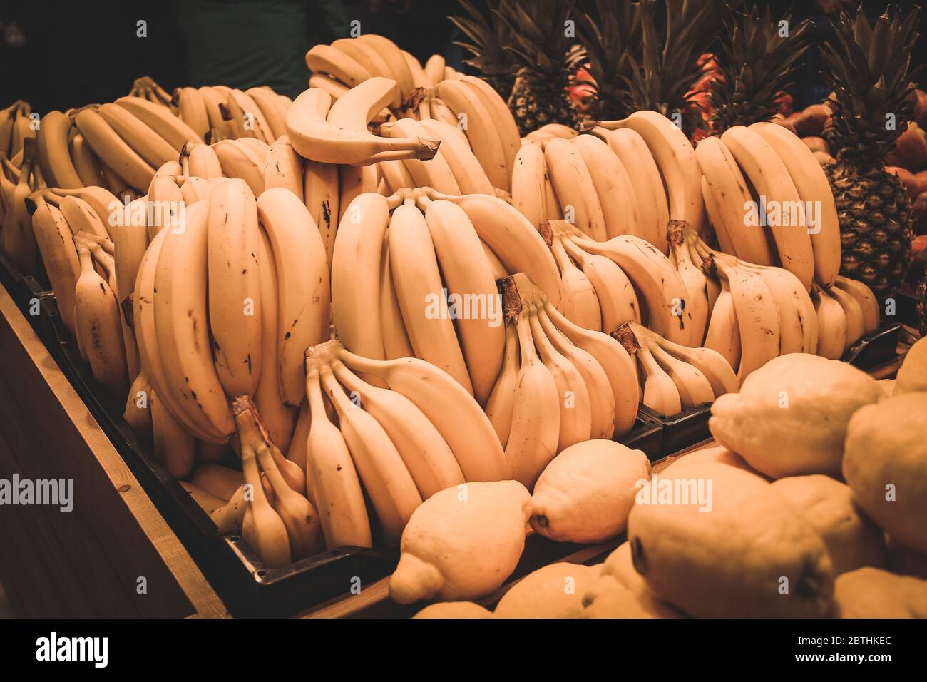 Fruit at the grocery store Stock Photo - Alamy