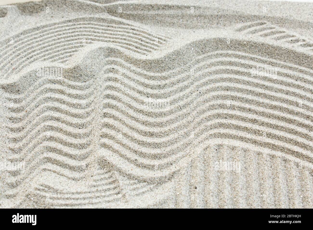 Zen garden in balance pattern hi-res stock photography and images - Alamy