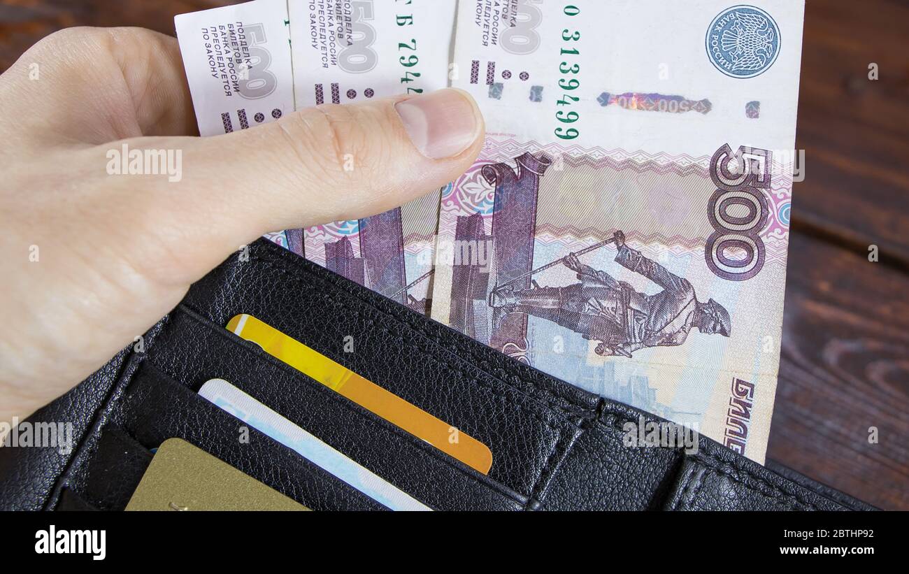 Money falling out of wallet hi-res stock photography and images - Alamy