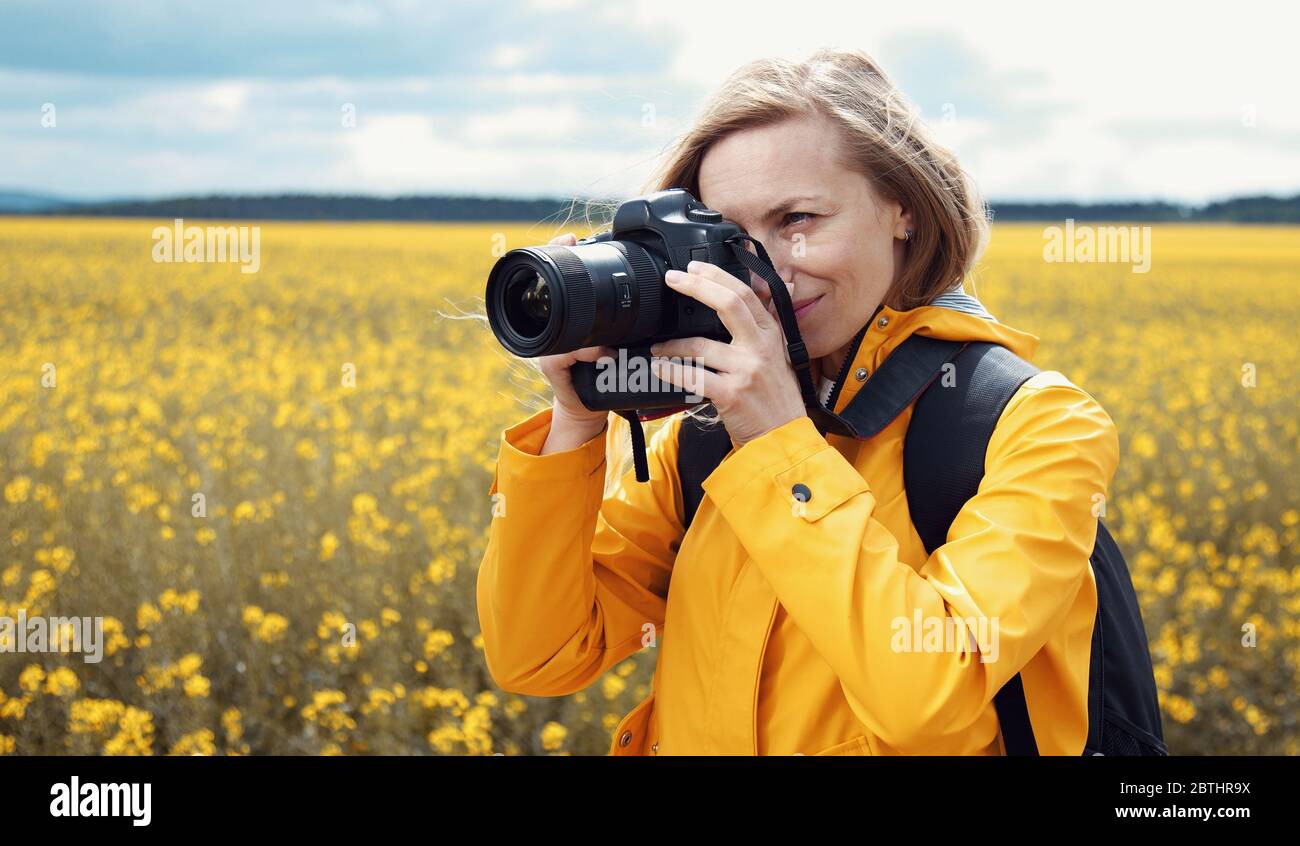 Taking pictures using dslr camera hi-res stock photography and images ...