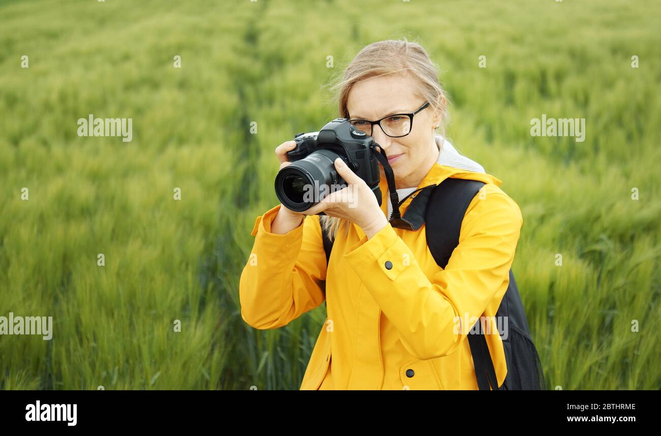 Lady taking pictures hi-res stock photography and images - Alamy