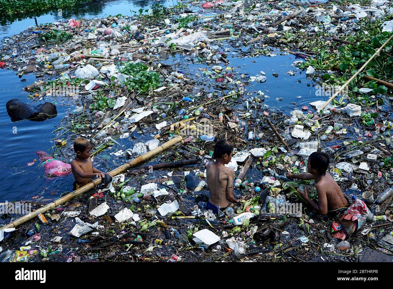 Garbage filled river hi-res stock photography and images - Alamy