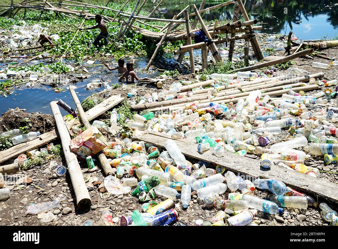 Garbage filled river hi-res stock photography and images - Alamy