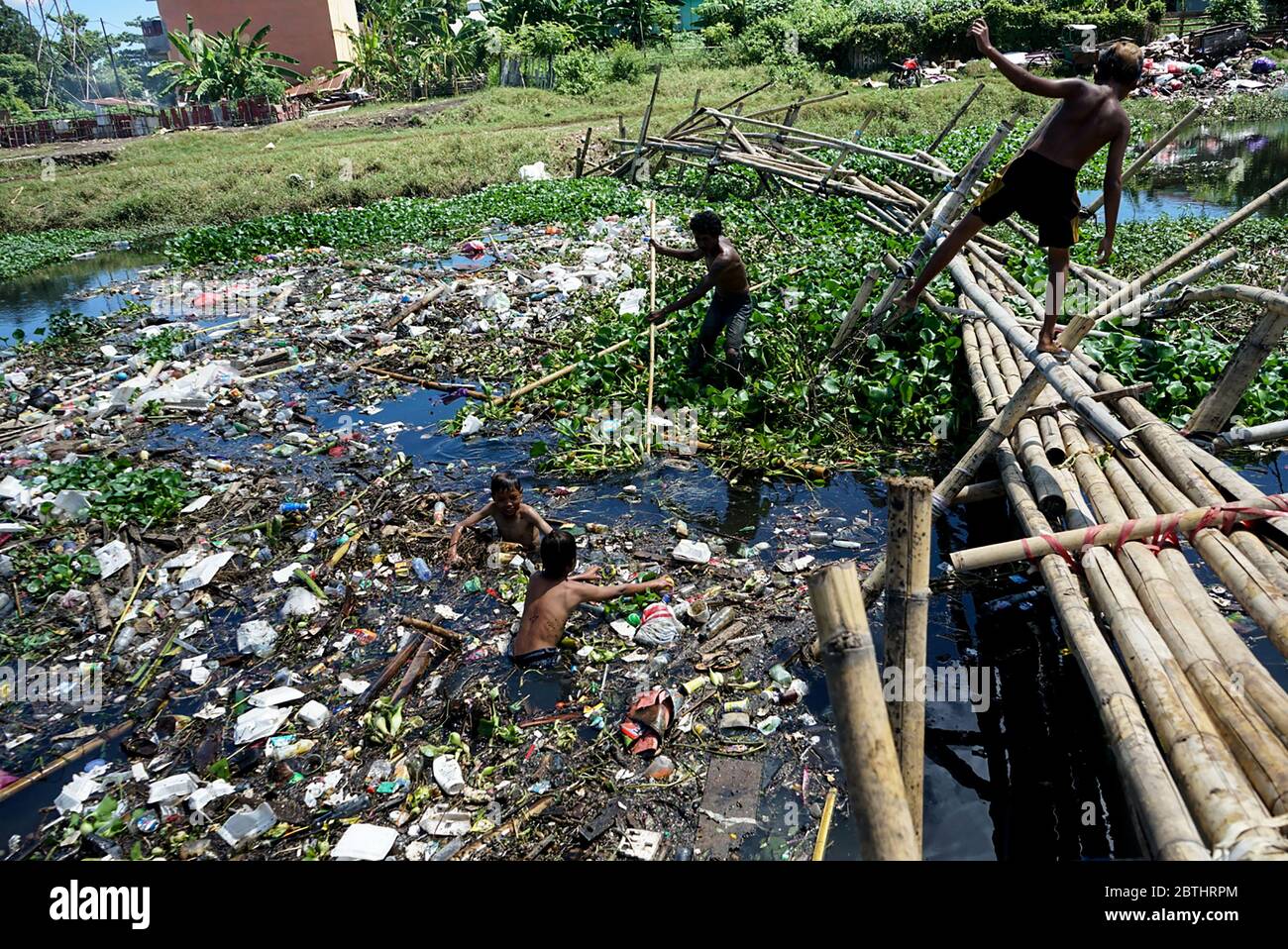 Garbage filled river hi-res stock photography and images - Alamy