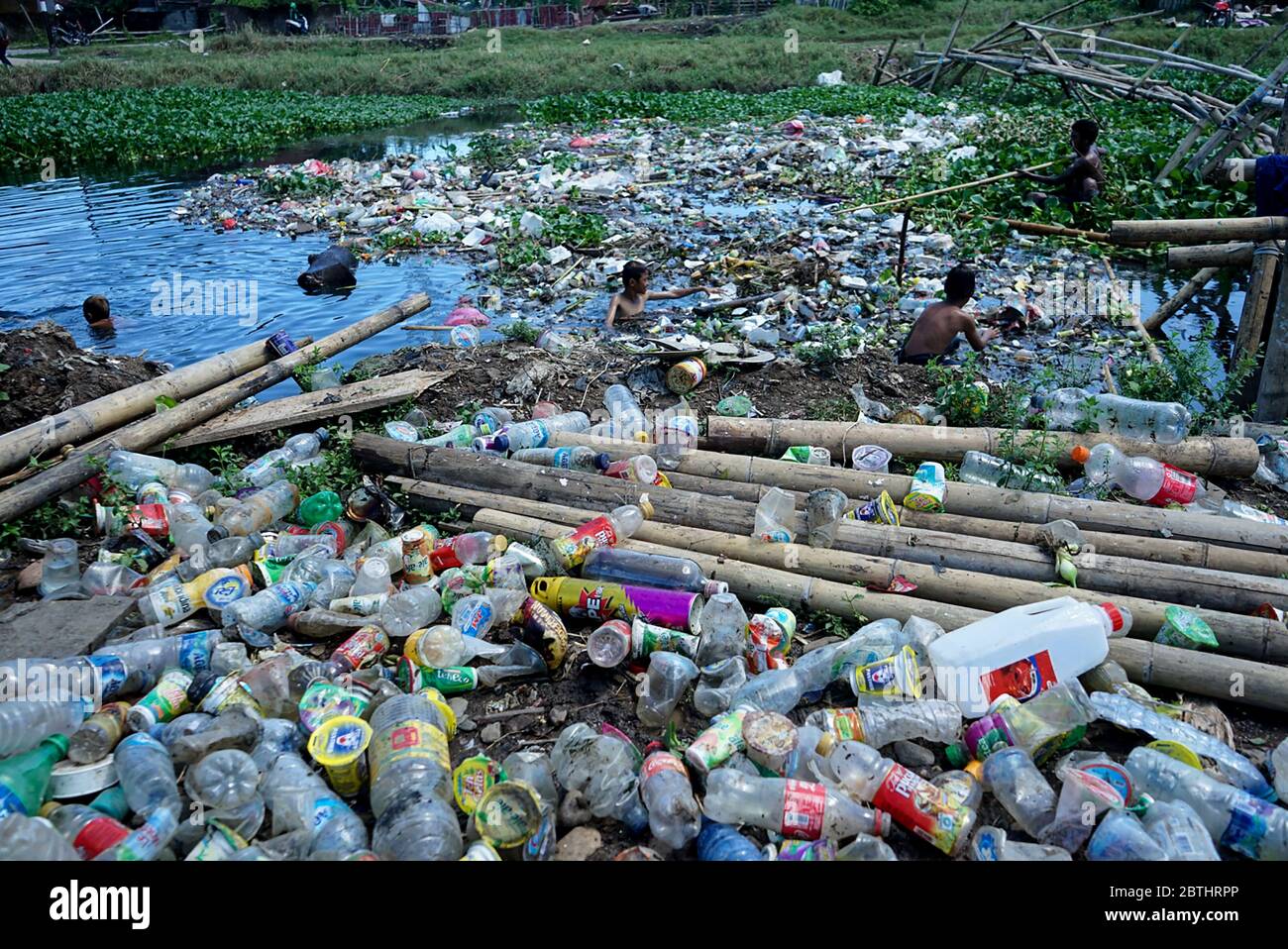 River filled with garbage hi-res stock photography and images - Alamy
