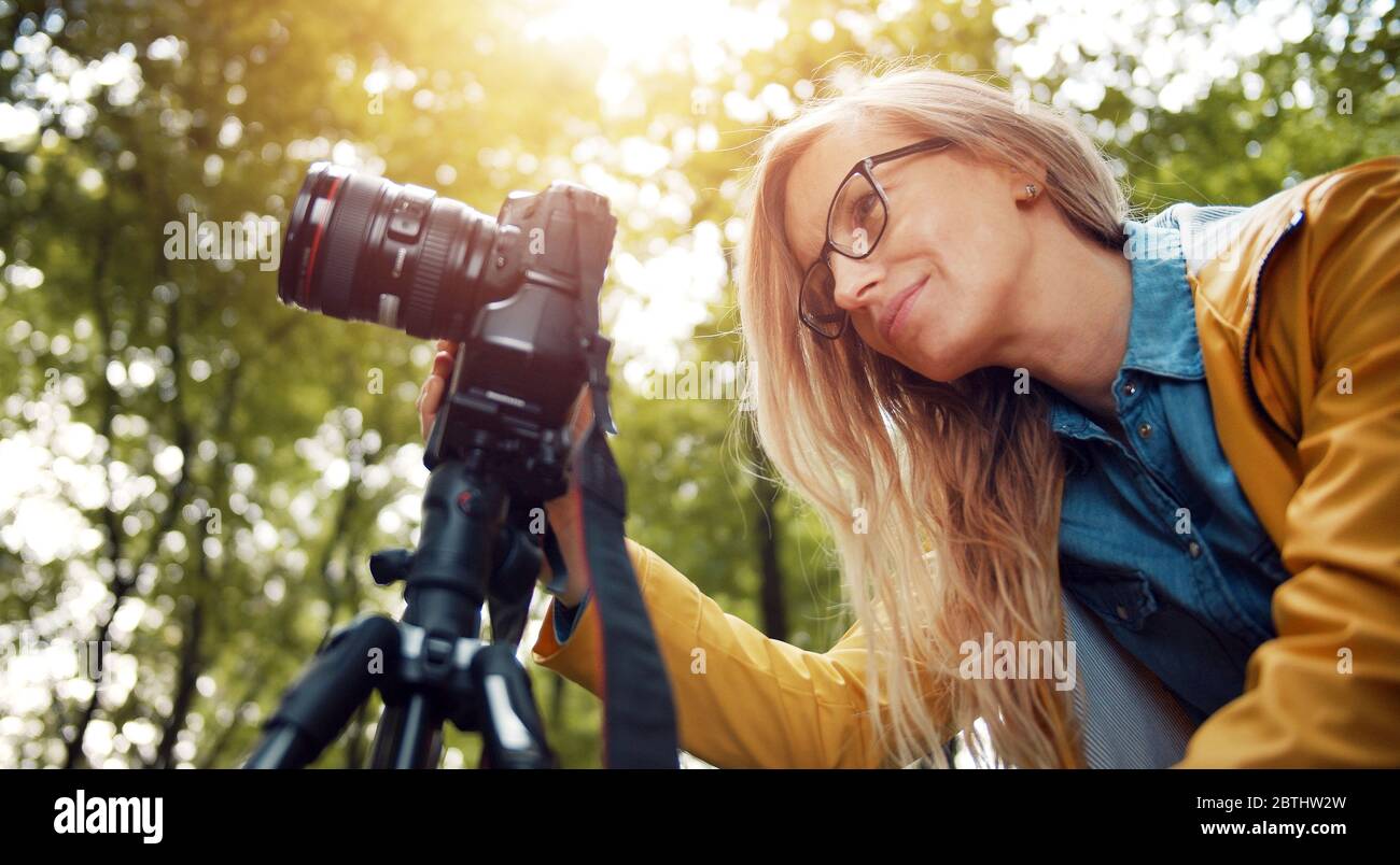 Taking pictures using dslr camera hi-res stock photography and images ...