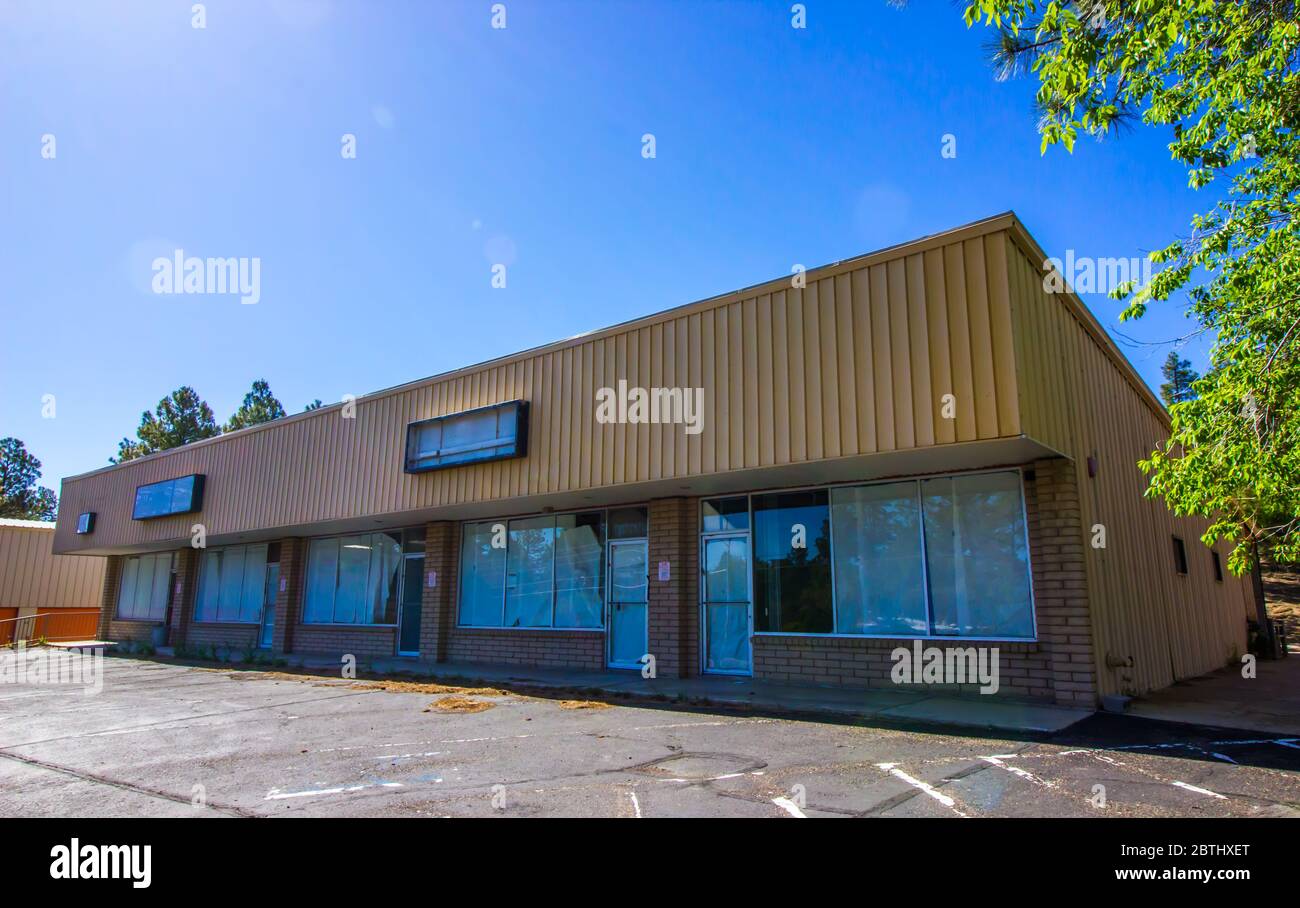 Vacant retail store fronts hi-res stock photography and images - Alamy
