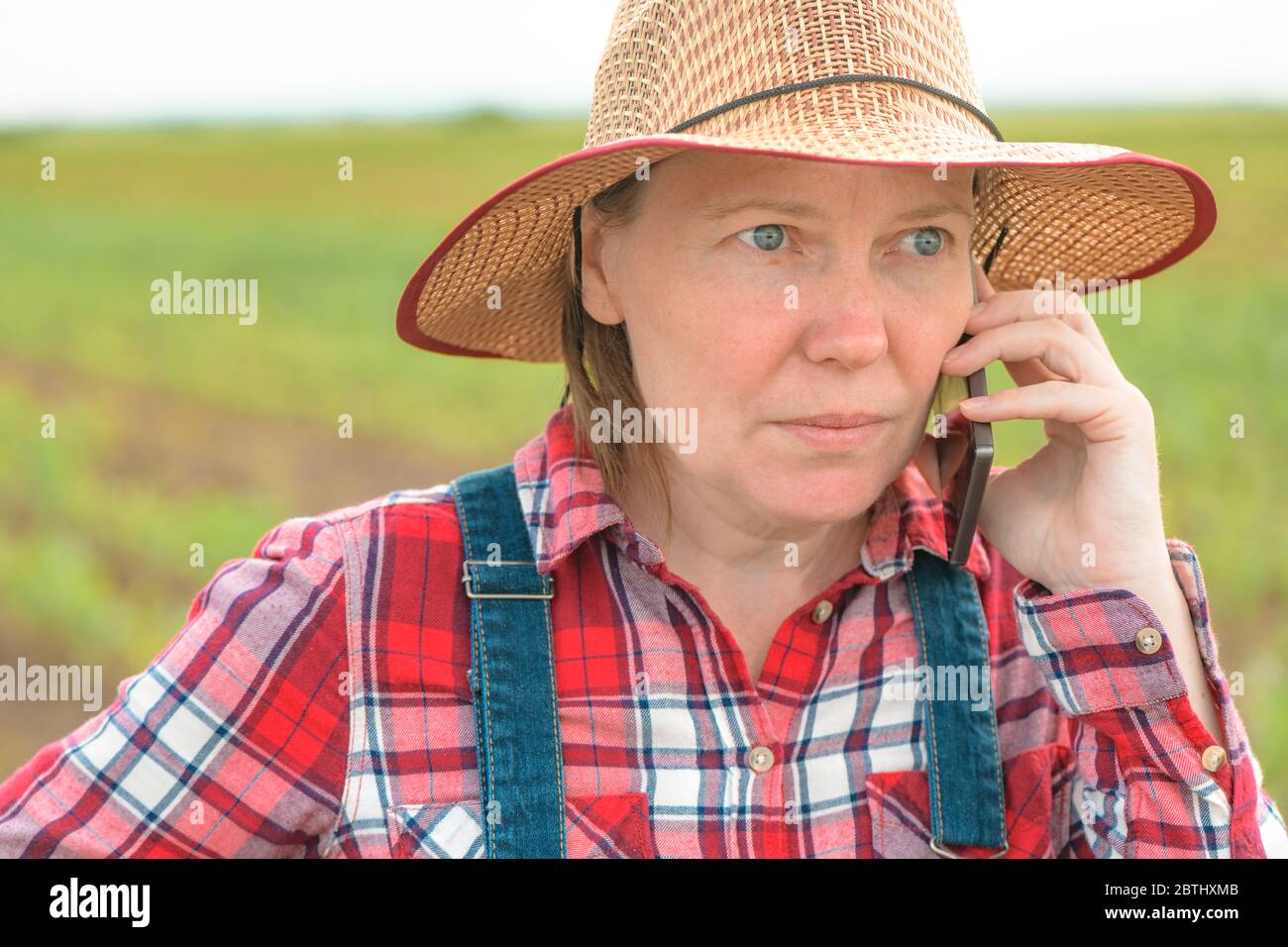 Smart phone mobile talking field hi-res stock photography and images ...
