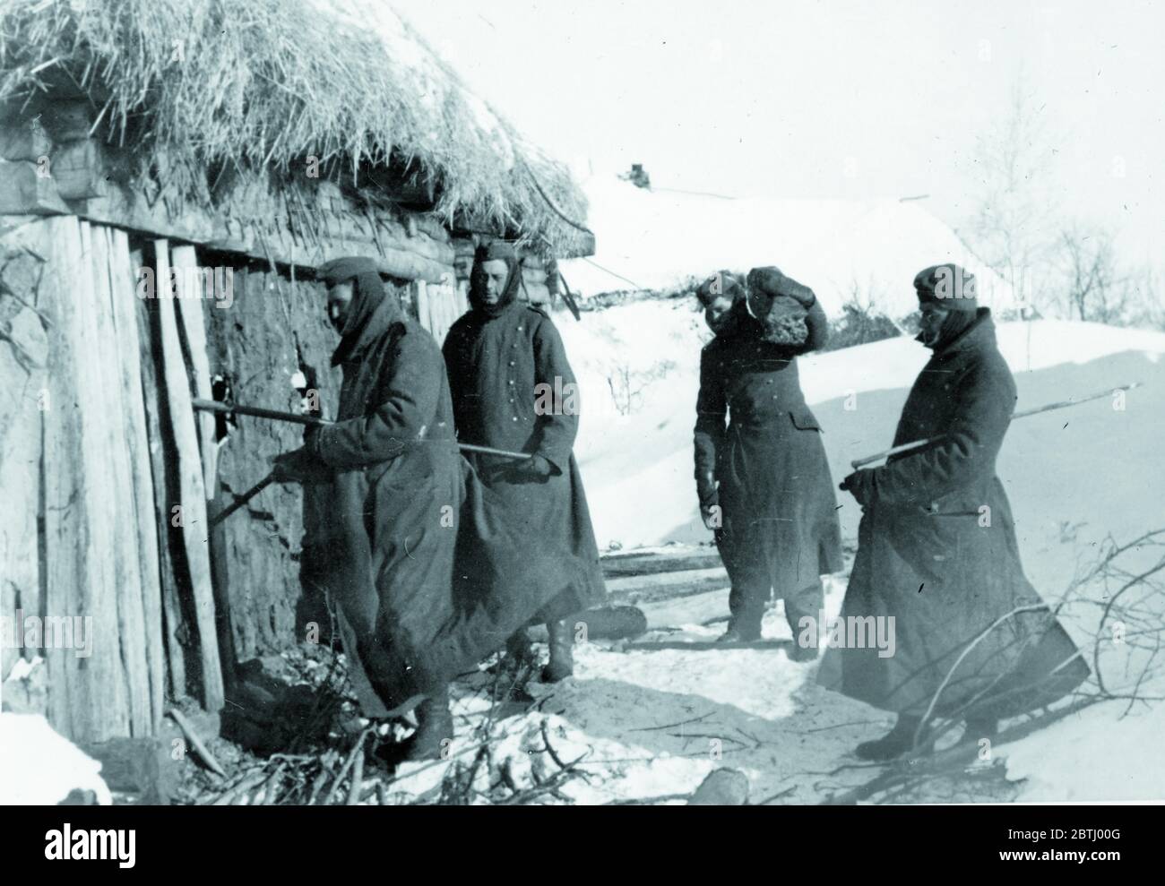 Second World War / WWII, German soldiers in the snow, probably Russia ...