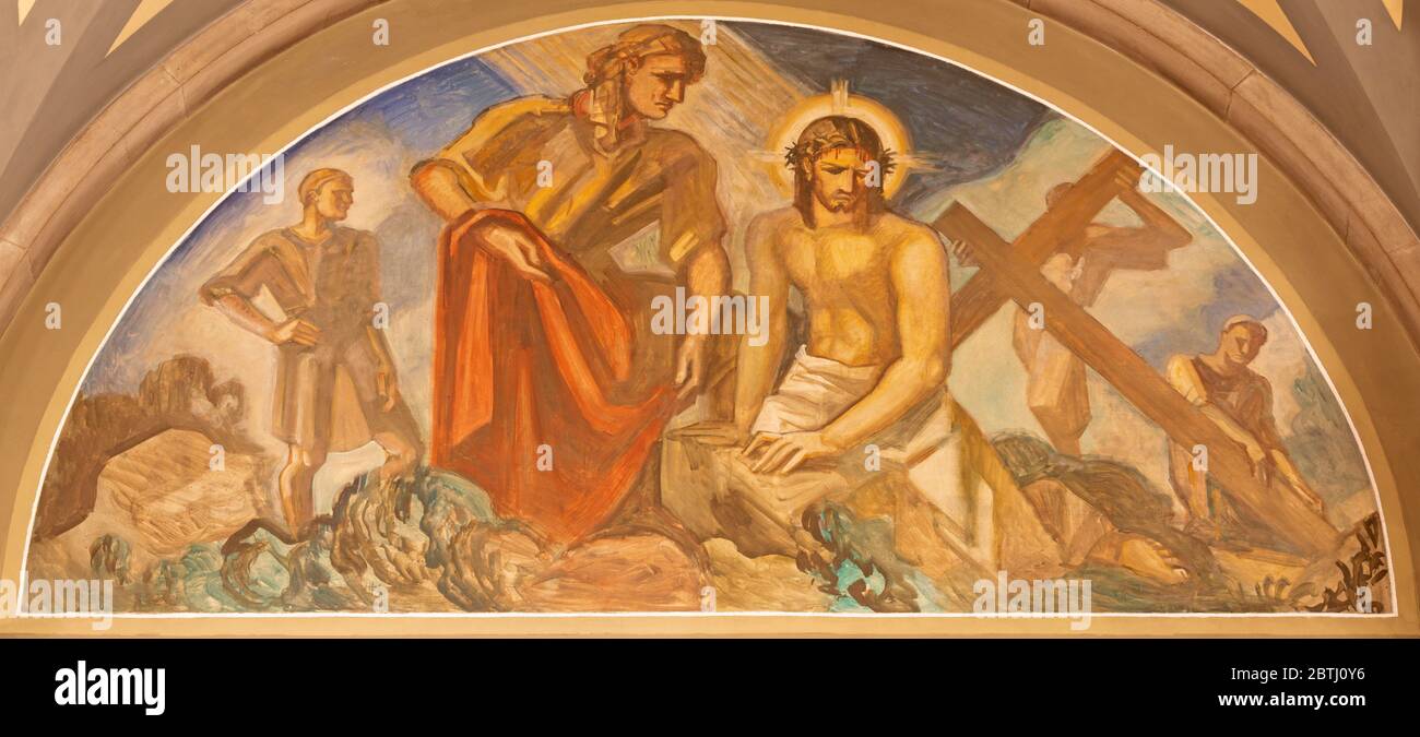 Jesus crucifixion clothes hi-res stock photography and images - Alamy