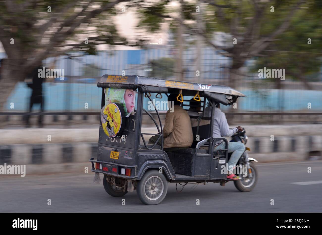E rickshaw hi-res stock photography and images - Alamy