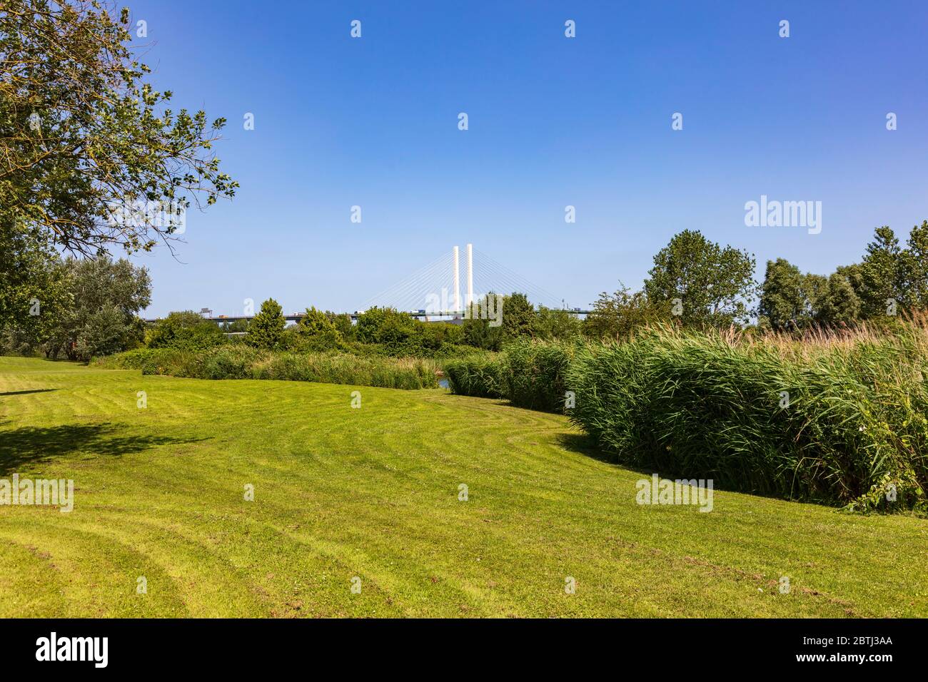 Crossways hi-res stock photography and images - Alamy