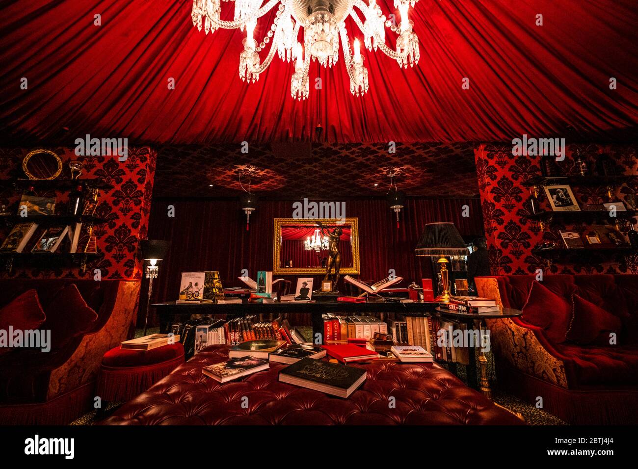 Red Room at Raymond Vineyards. Napa Valley, California Stock Photo - Alamy