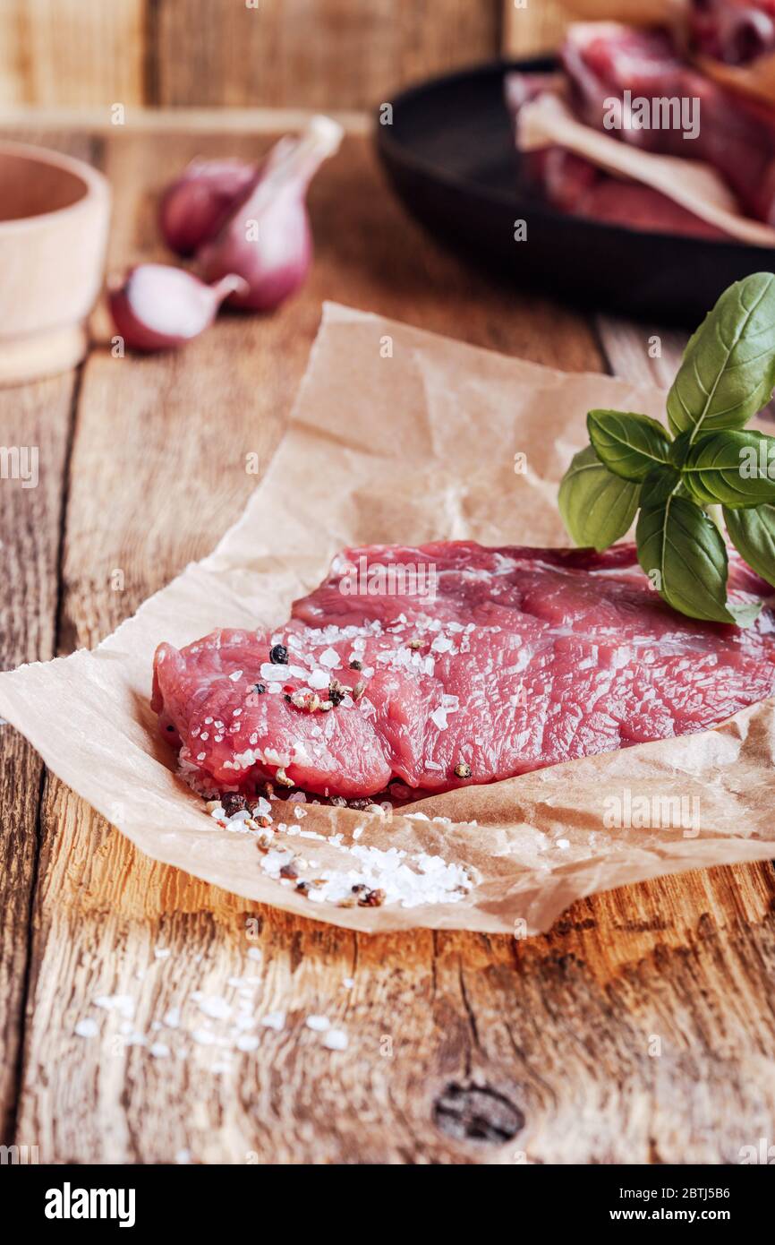 Raw organic beef meat steak with herbs and spices ready to cook Stock ...