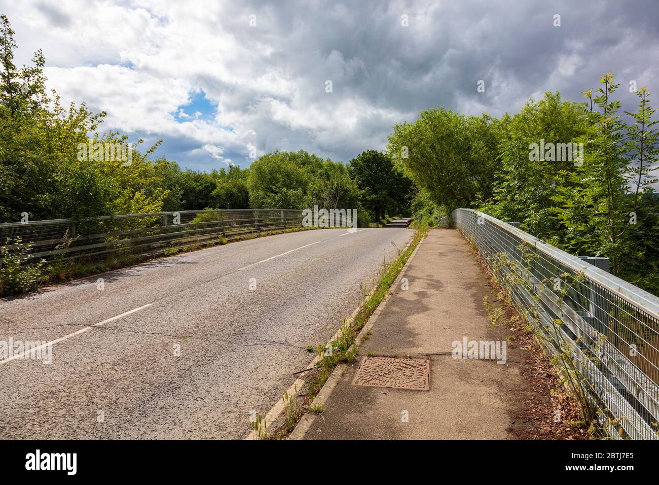 The Modern Hartlake Bridge, on the River Medway at Hadlow,Kent,UK Stock ...